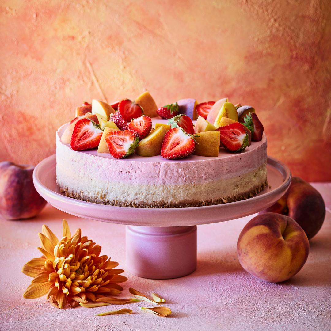 Persikka-mansikkajuustokakku – katso resepti | Maku