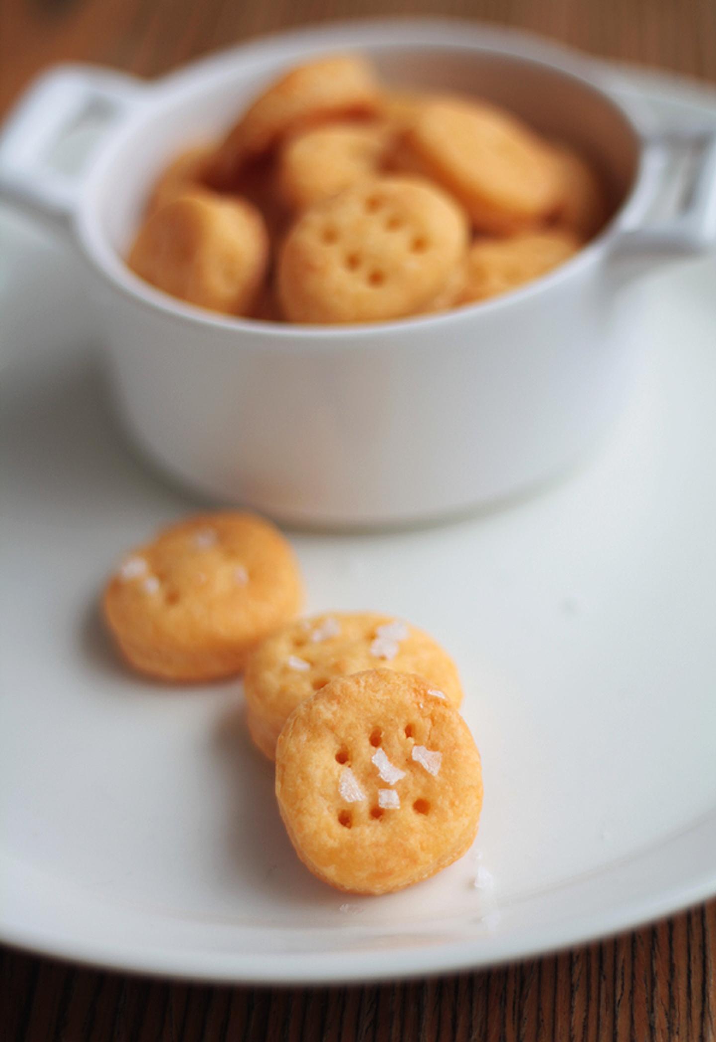 Cheddar-suolakeksit | Maku