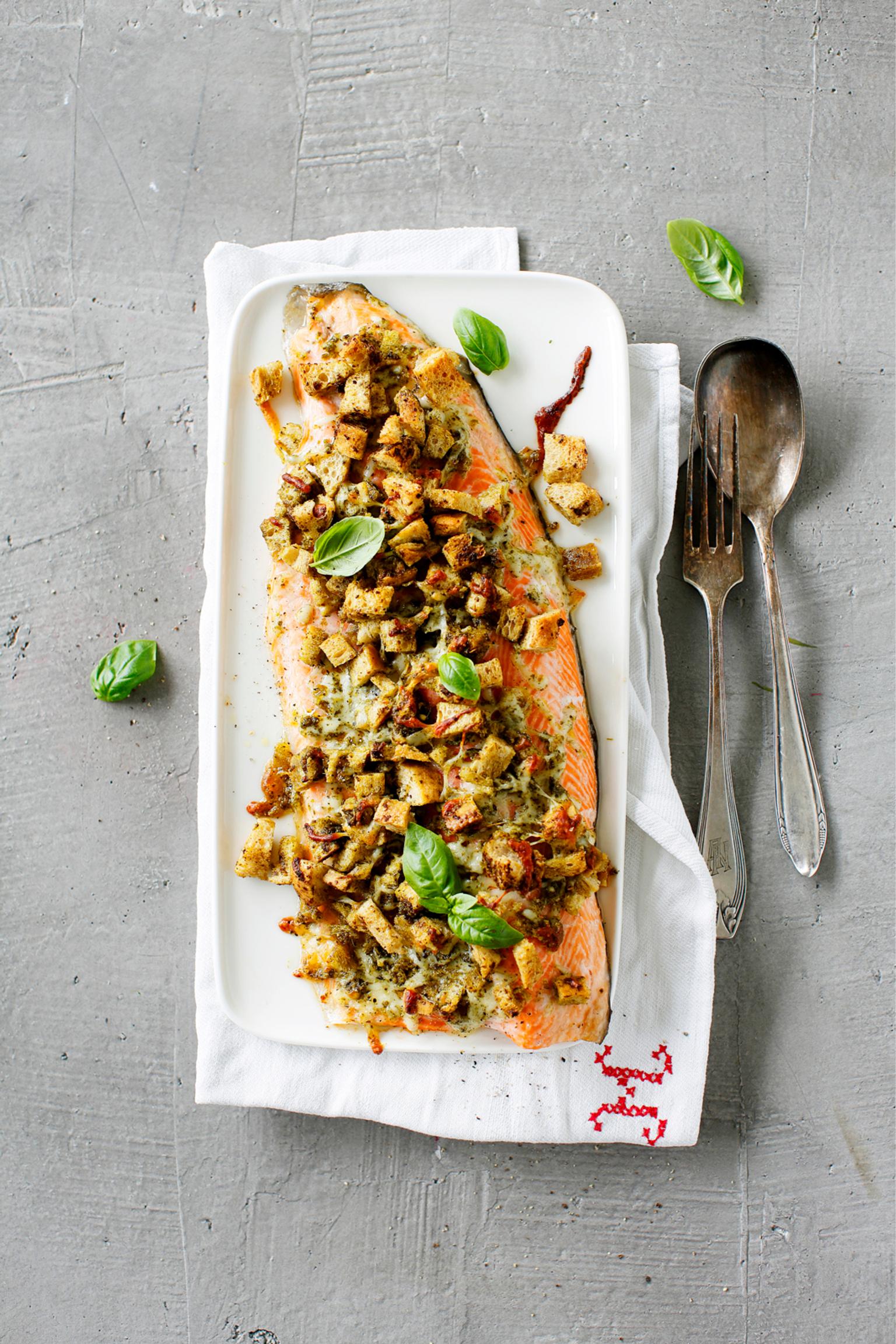 Uunilohi pestolla – katso resepti! | Maku