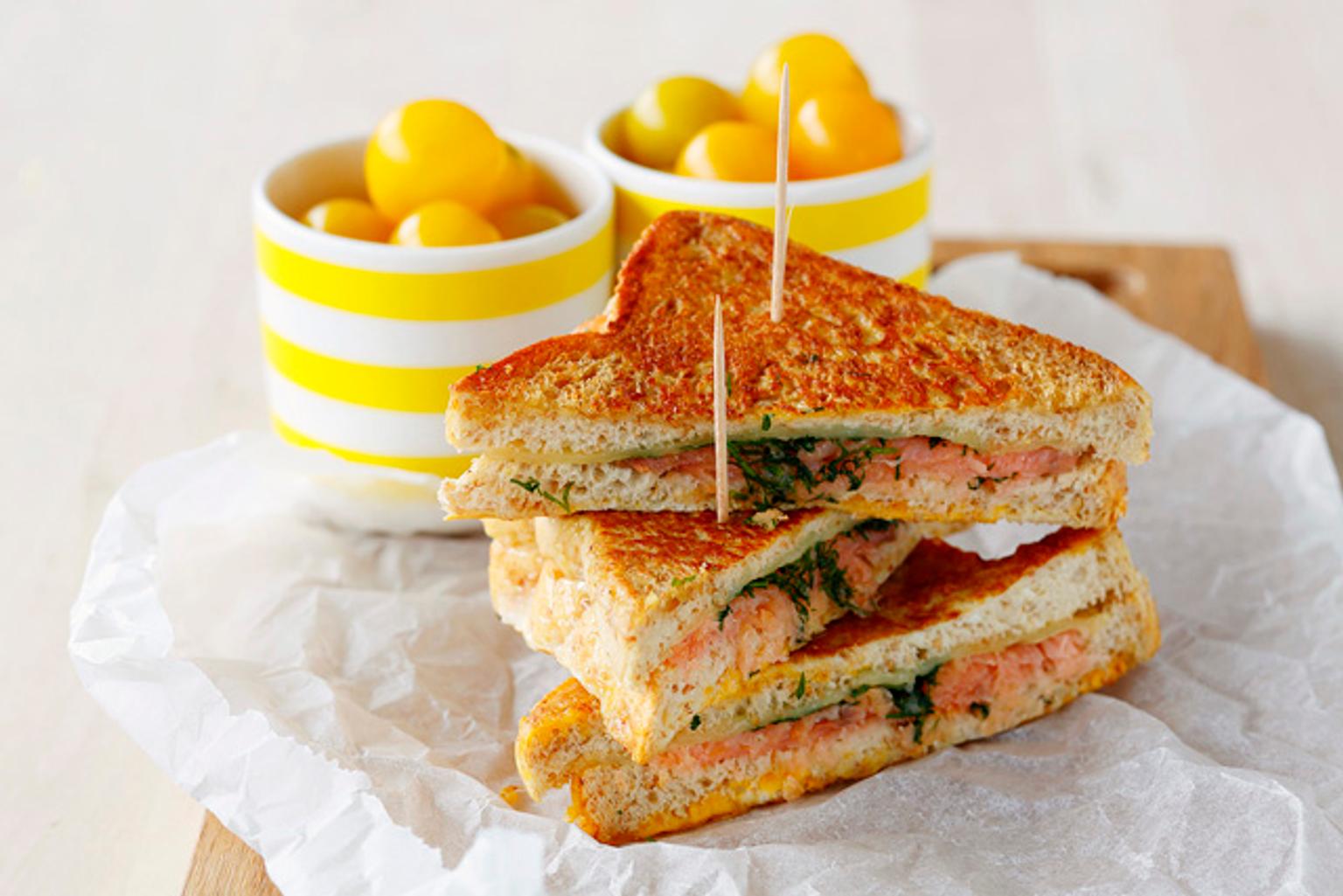 Lämpimät juusto-lohileivät | Meillä kotona