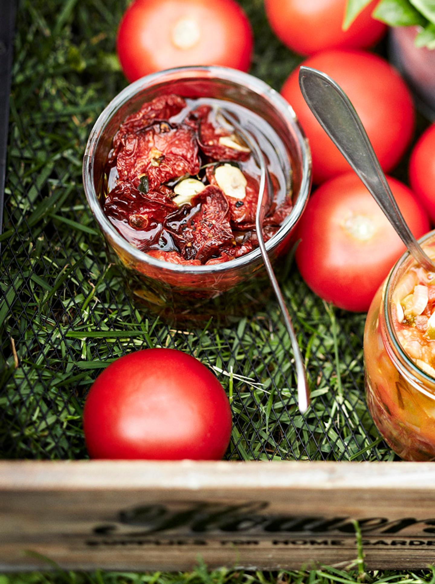 Uunissa kuivatut tomaatit ja ihana marinadi – katso ohje! | Meillä kotona