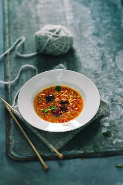 Täyteläinen linssikeitto – katso resepti! | Meillä kotona