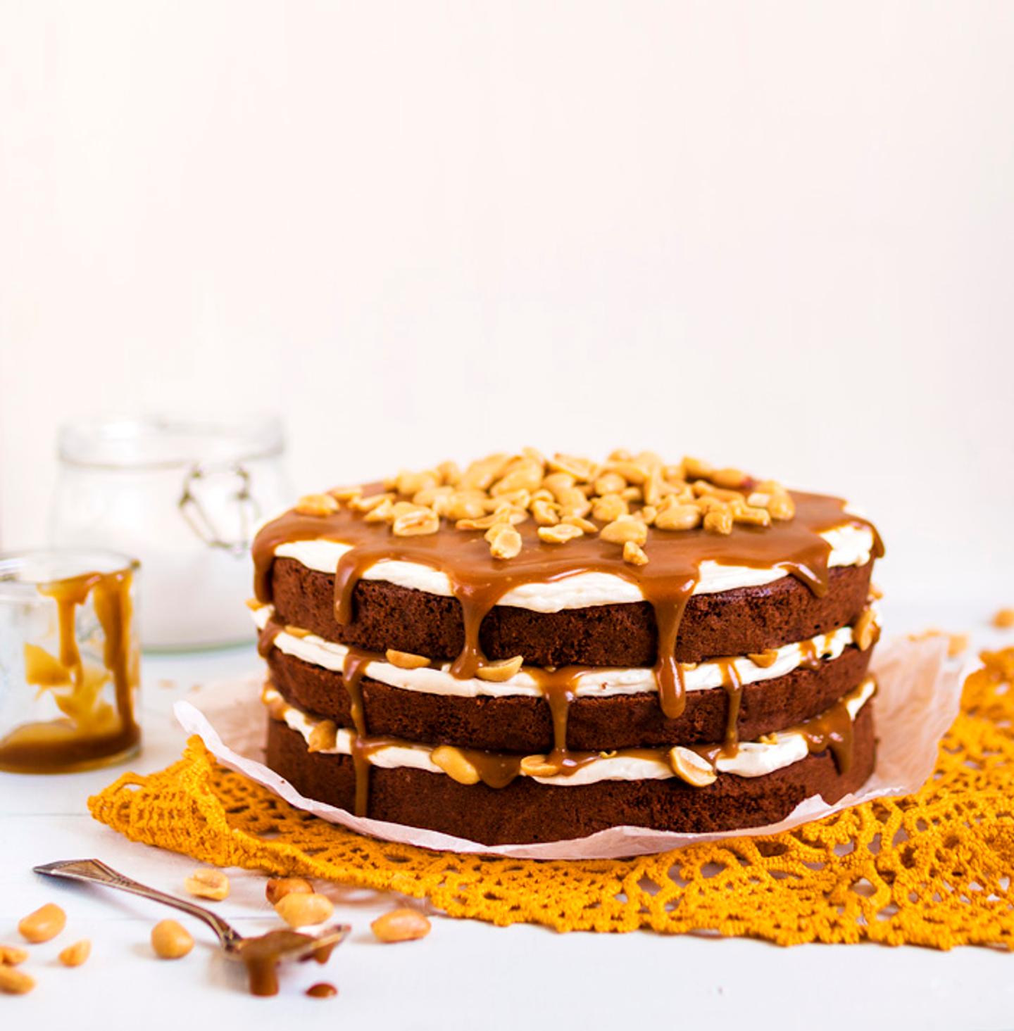 Suklainen kinuskikakku suolapähkinöillä | Meillä kotona