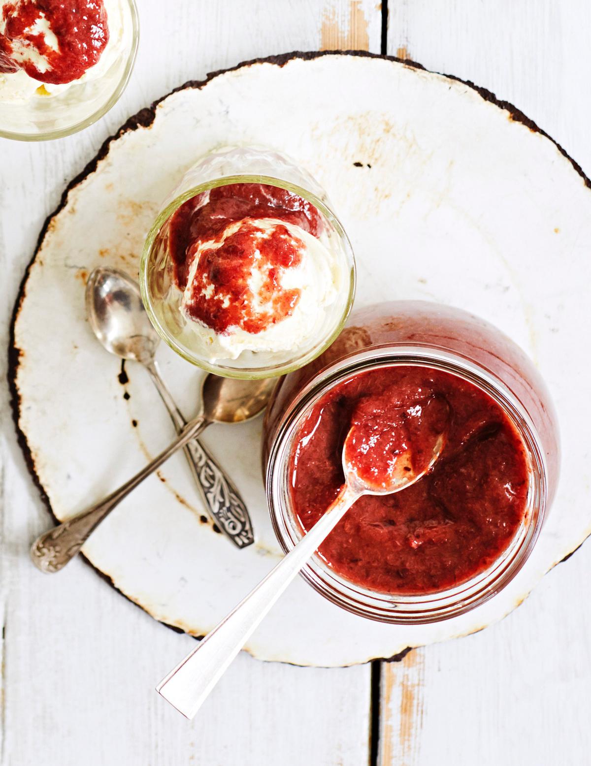 Helppo luumuhillo uunissa – katso resepti | Kotivinkki