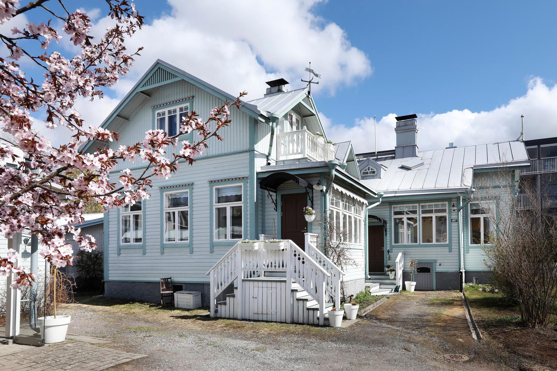 Satavuotias puutalo Naantalissa | Kotivinkki