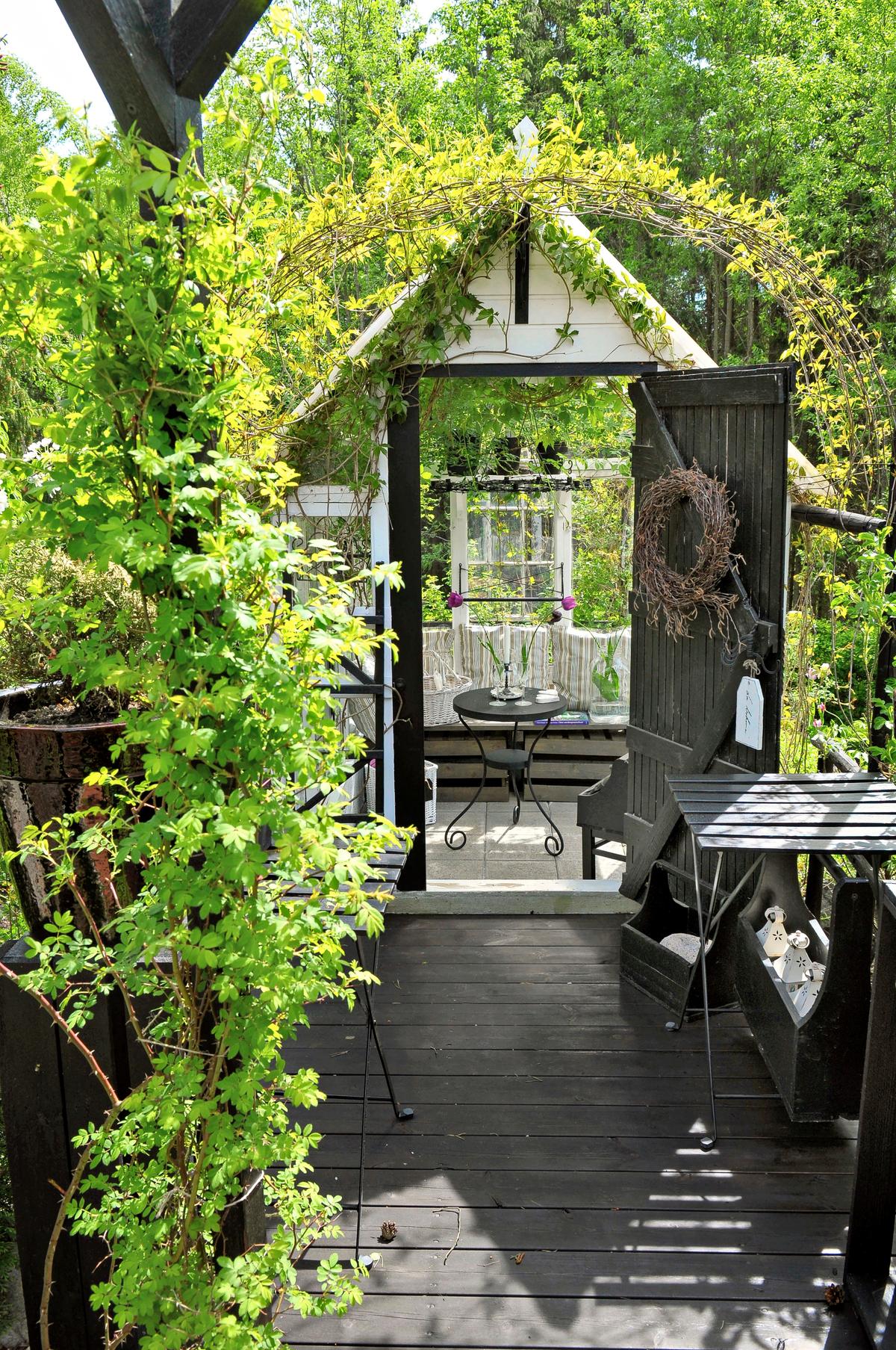 Pihan istuskelupaikat – 11 ideaa | Viherpiha