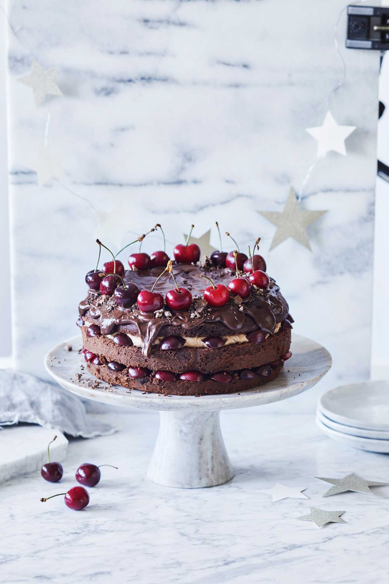 Kirsikka-suklaakakku | Meillä kotona