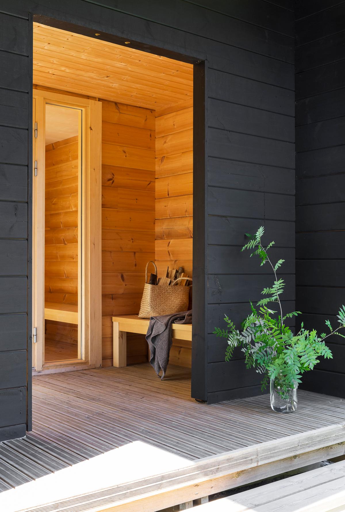 Hirsisauna pyöreällä sisäänkäynnillä | Meidän Mökki