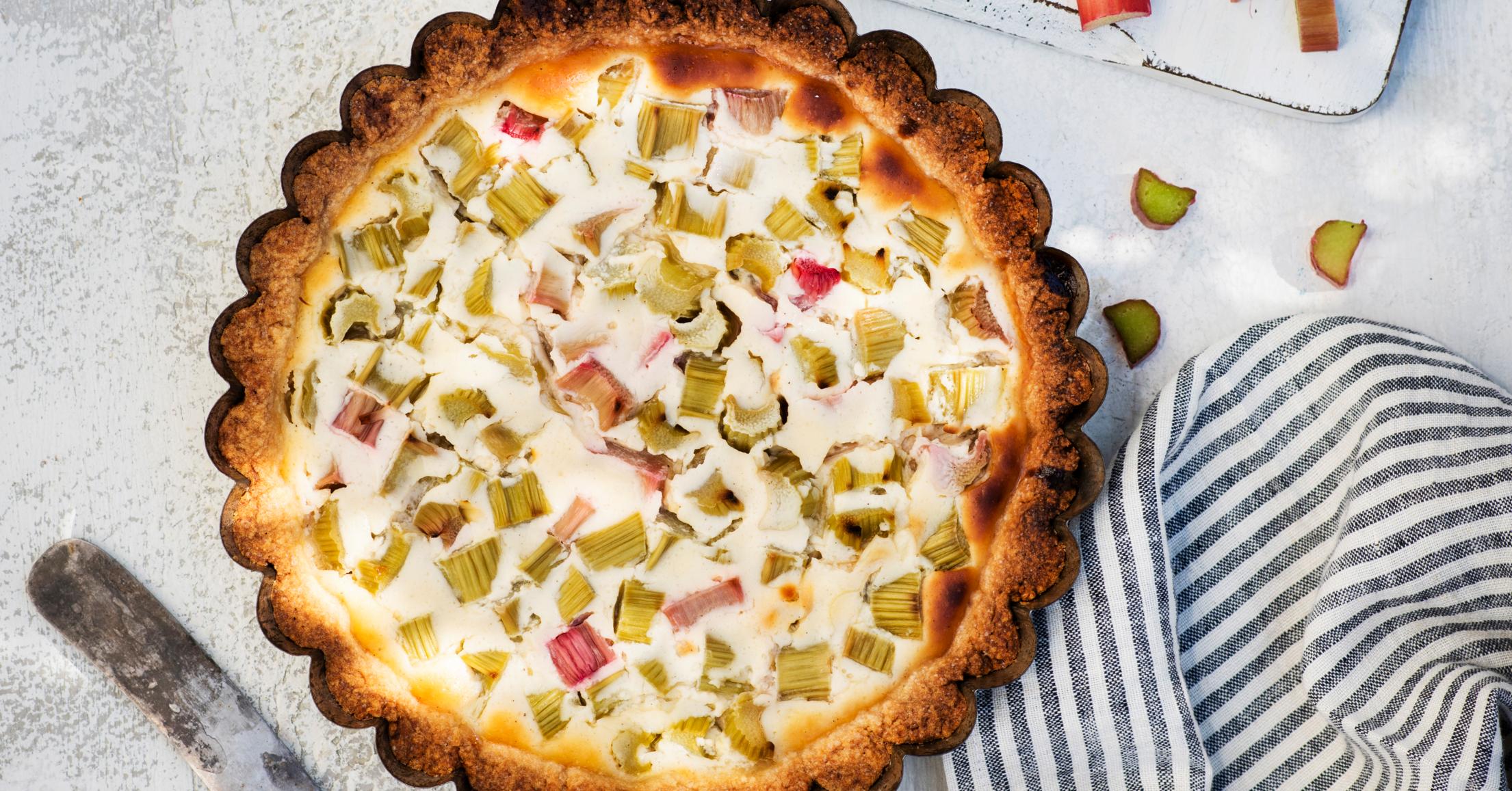 Helppo raparperipiirakka – katso näppärä ohje! | Meillä kotona