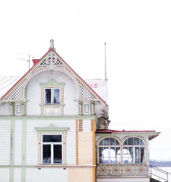 Äiti, kolme pientä lasta ja 650 neliön rämä pitsihuvila | Meidän Talo