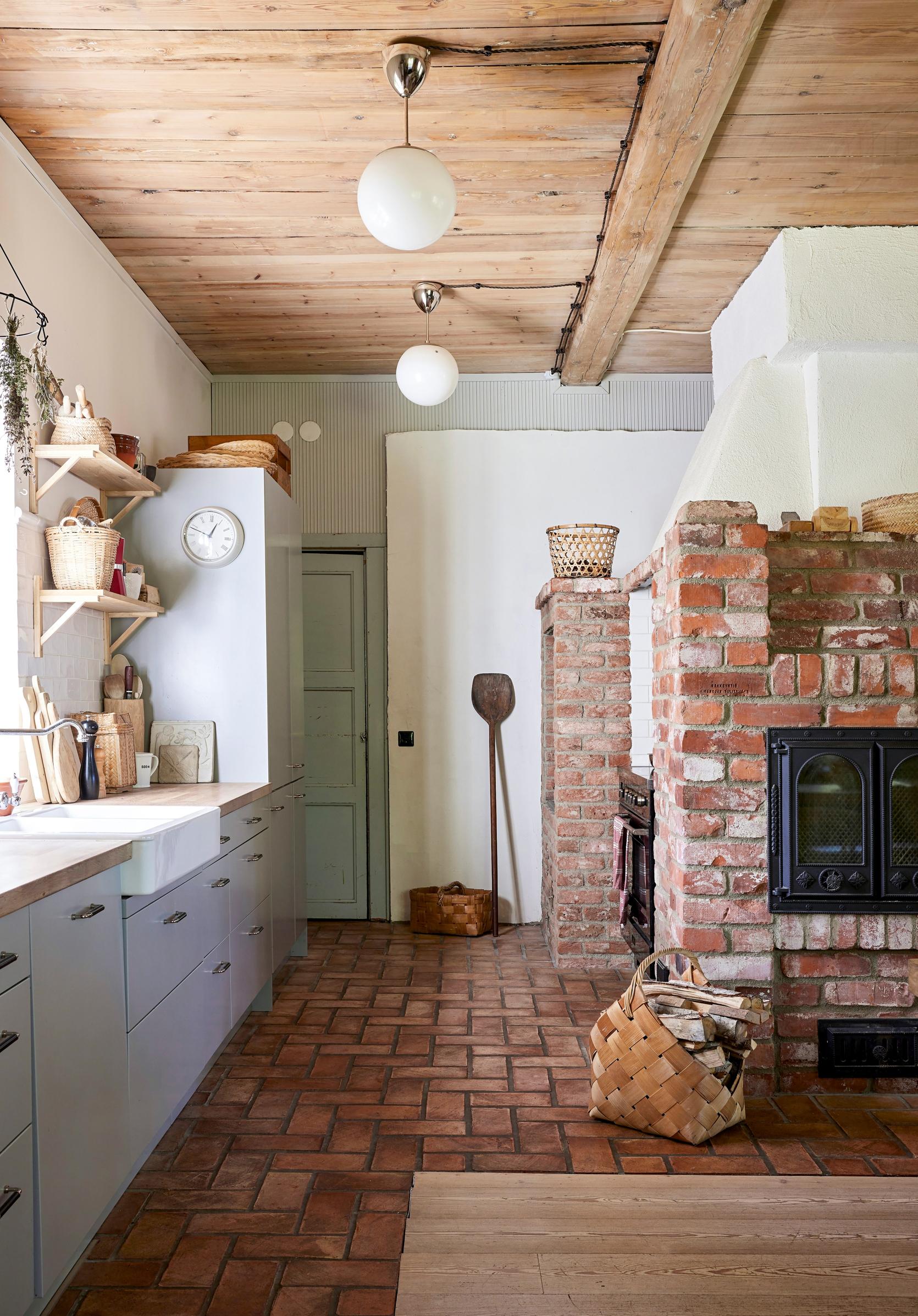 1800-luvun musta maalaistalo Iitissä | Meidän Talo