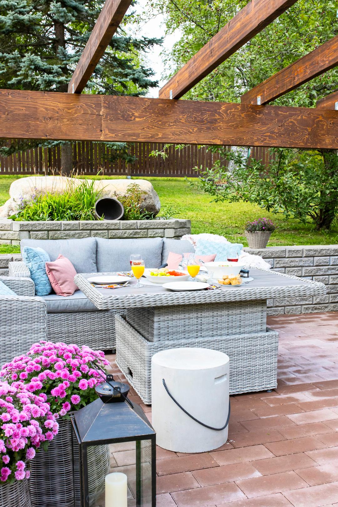 Rinnepihaan viihtyisä terassi | Meidän Talo