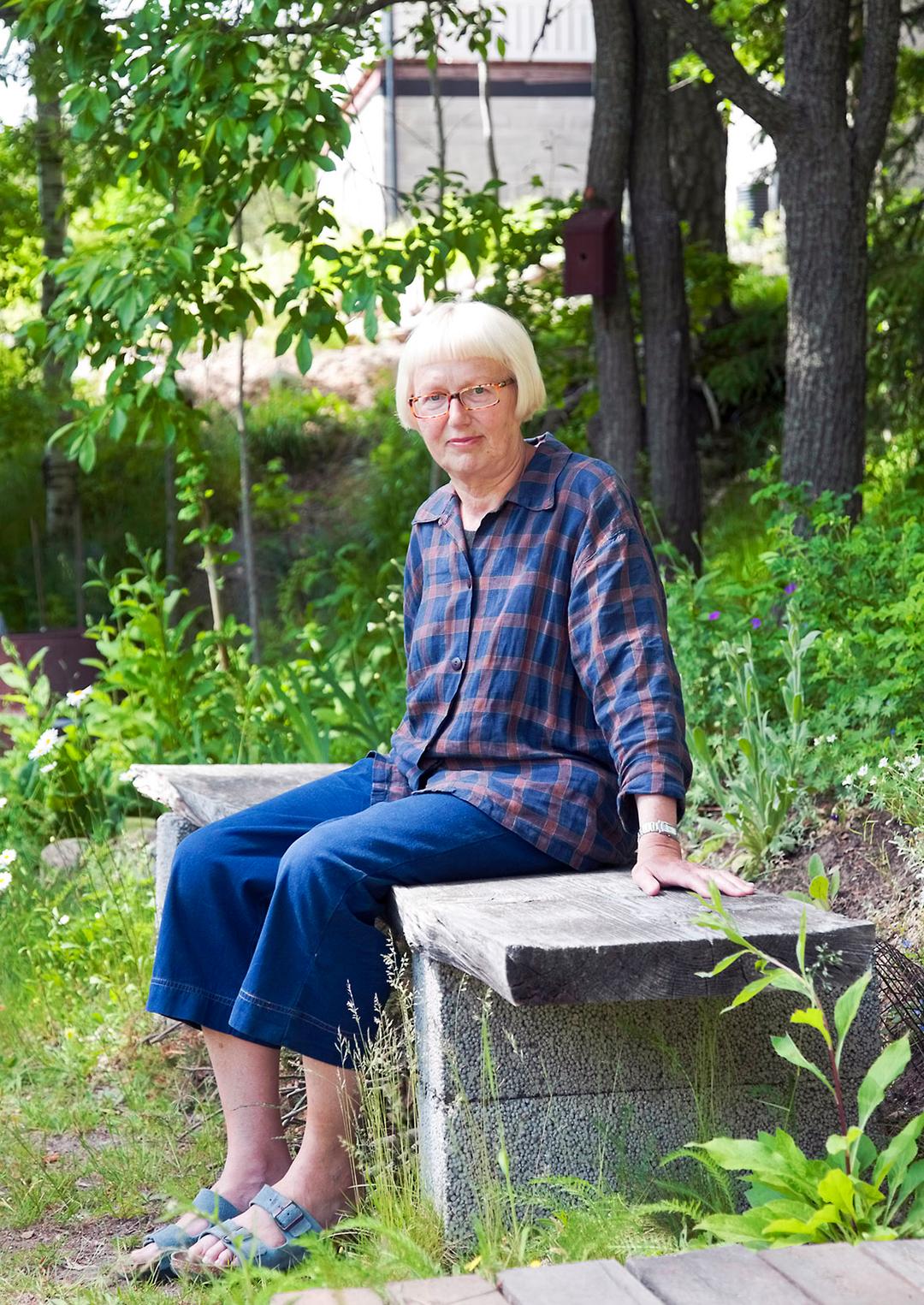 Tekstiilitaiteilija raivasi villiintyneen pihan | Viherpiha