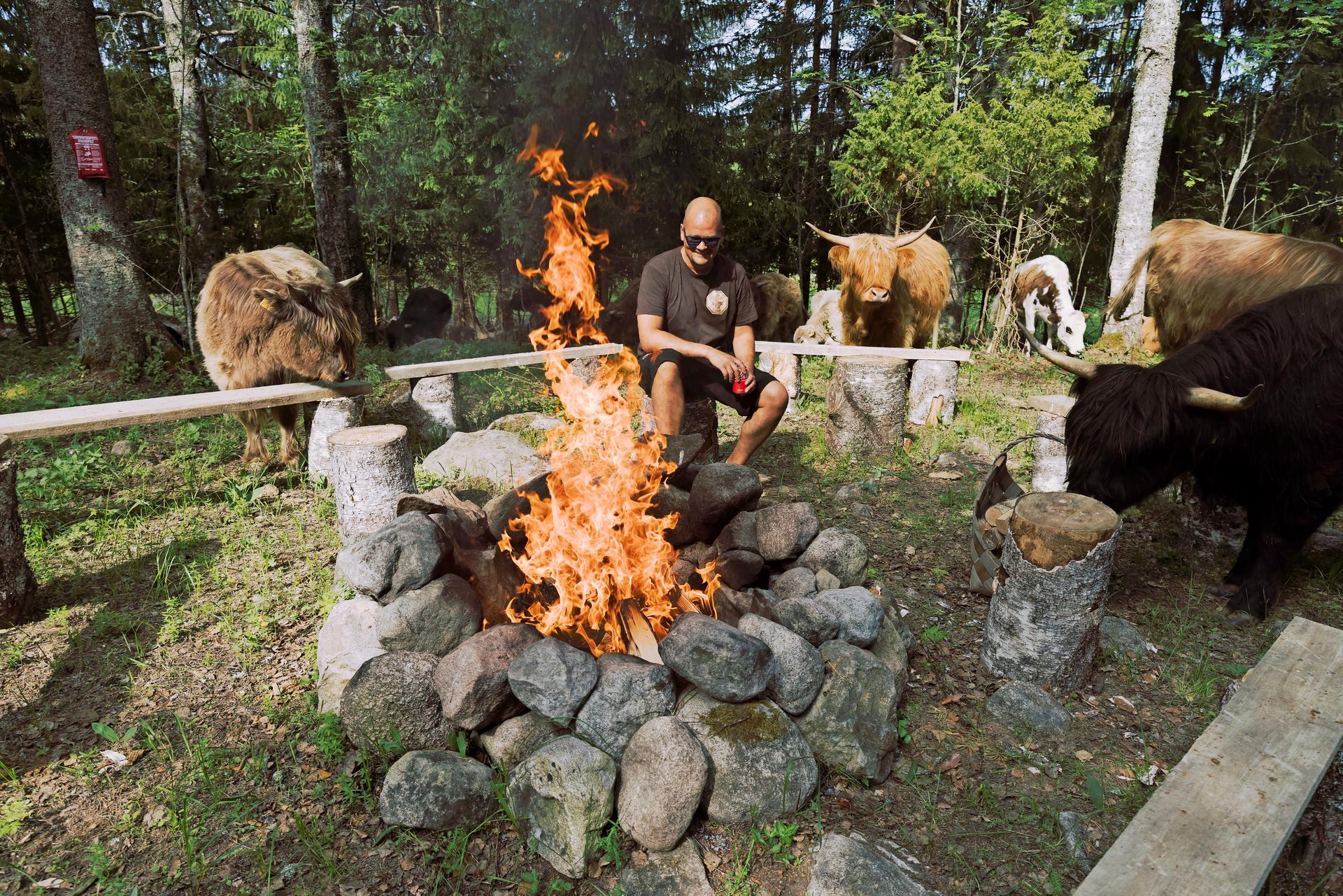Poliisi-Jonin kotitila, jossa asuu 70 lemmikkiä | Kotivinkki